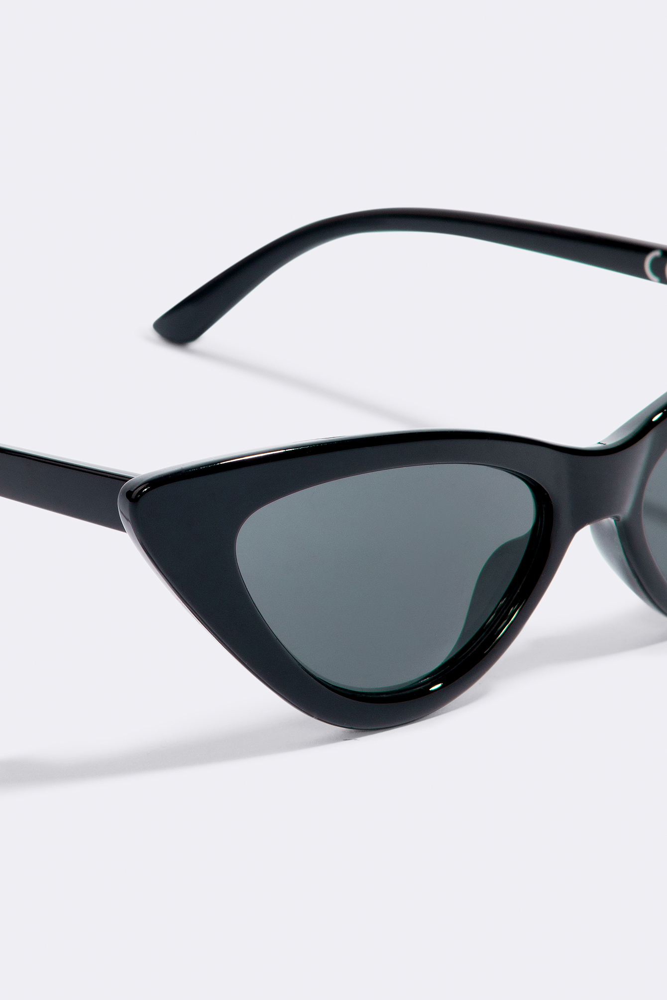 Pointy Cat Eye Sunglasses Black Na